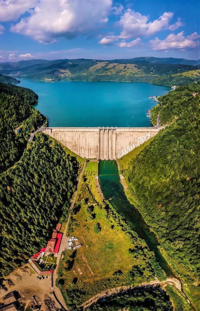 Cele mai mari lacuri din România: artificial, natural și carstic - Atât ...